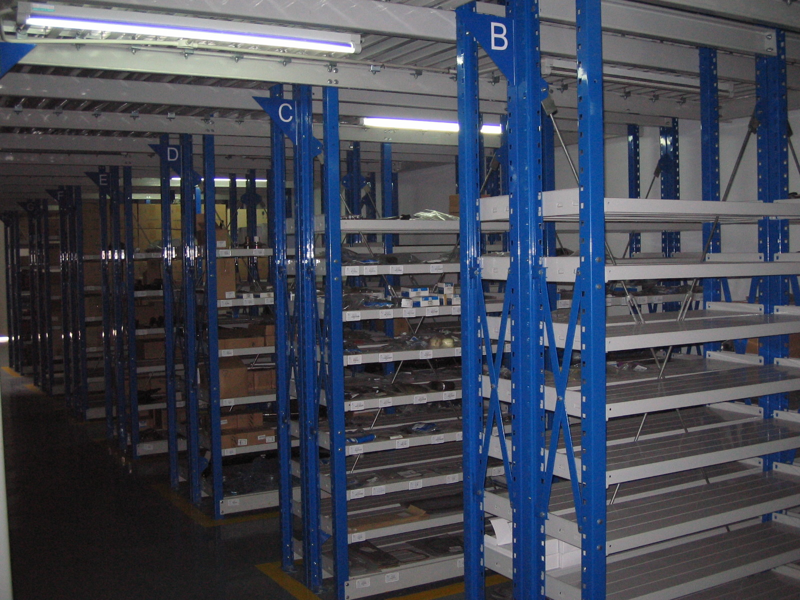 Systèmes de rangement à surface lisse pour le stockage industriel